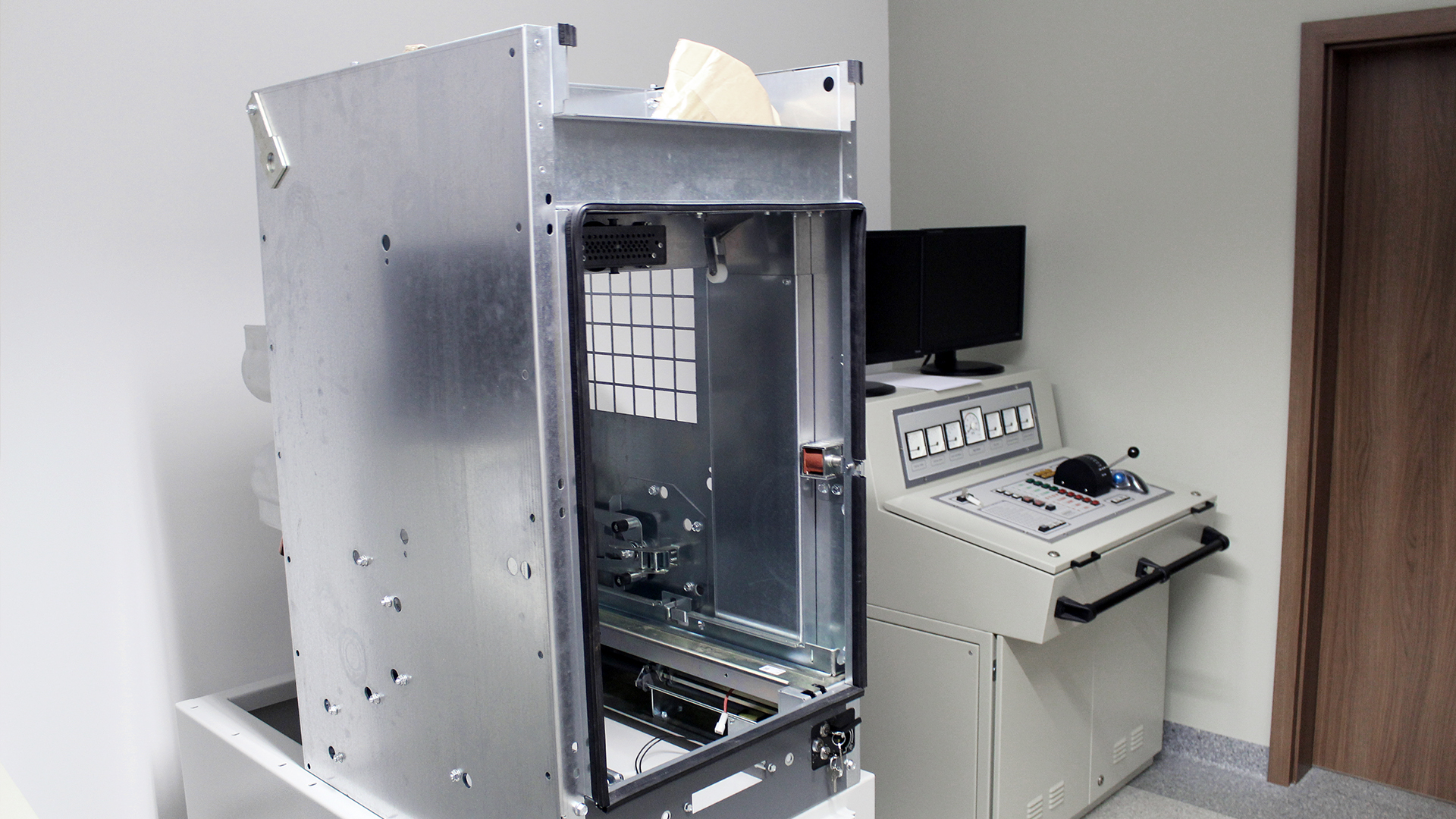 Delivery and Installation – High Voltage Breaker Simulator – Unitest ...