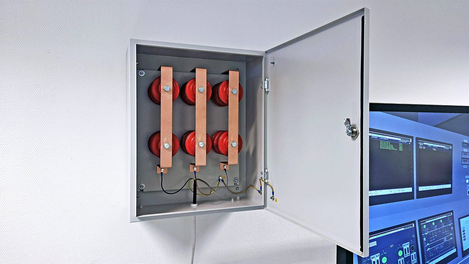 High Voltage Breaker Simulator at ROC Friese Poort – Unitest Marine ...